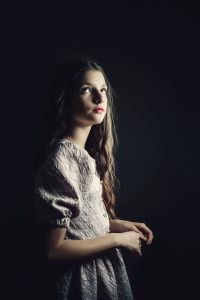 Low key portrait of a young girl - 54ka [photo blog]