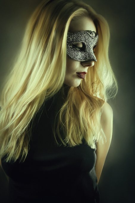 Girl with domino eye mask - 54ka [photo blog]